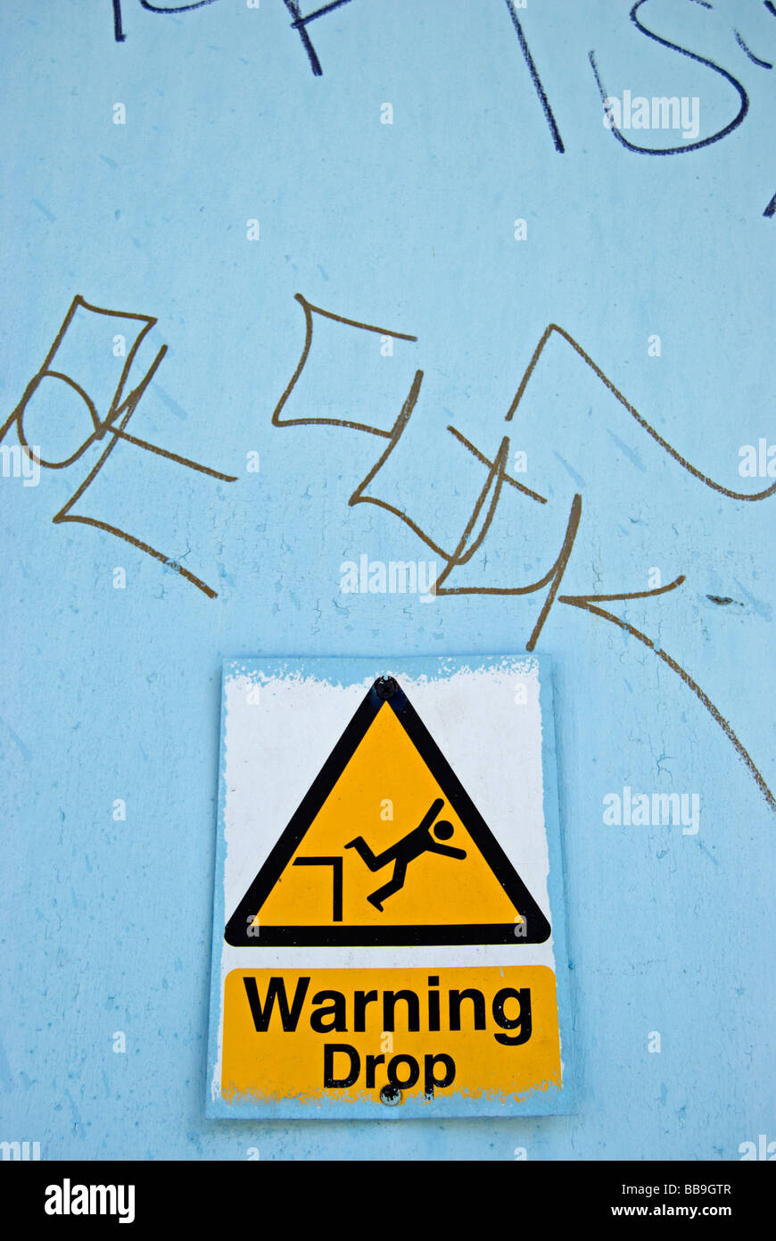 warning drop sign on british building site gate with graffiti Stock ...