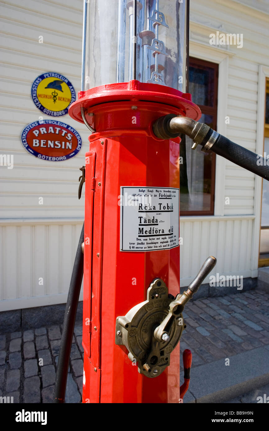 Vintage gas pump hi-res stock photography and images - Alamy