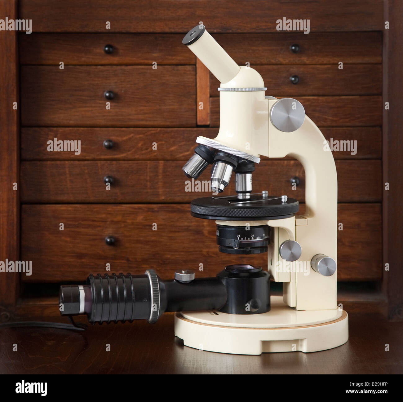 Wild Heerbrugg M11 compound microscope (1954), wooden drawers ...