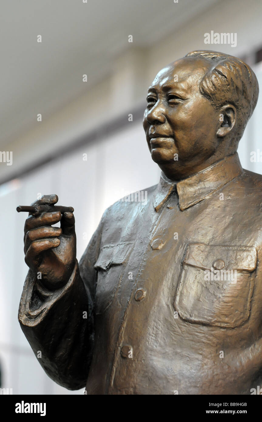 Mao sculpture hi-res stock photography and images - Alamy