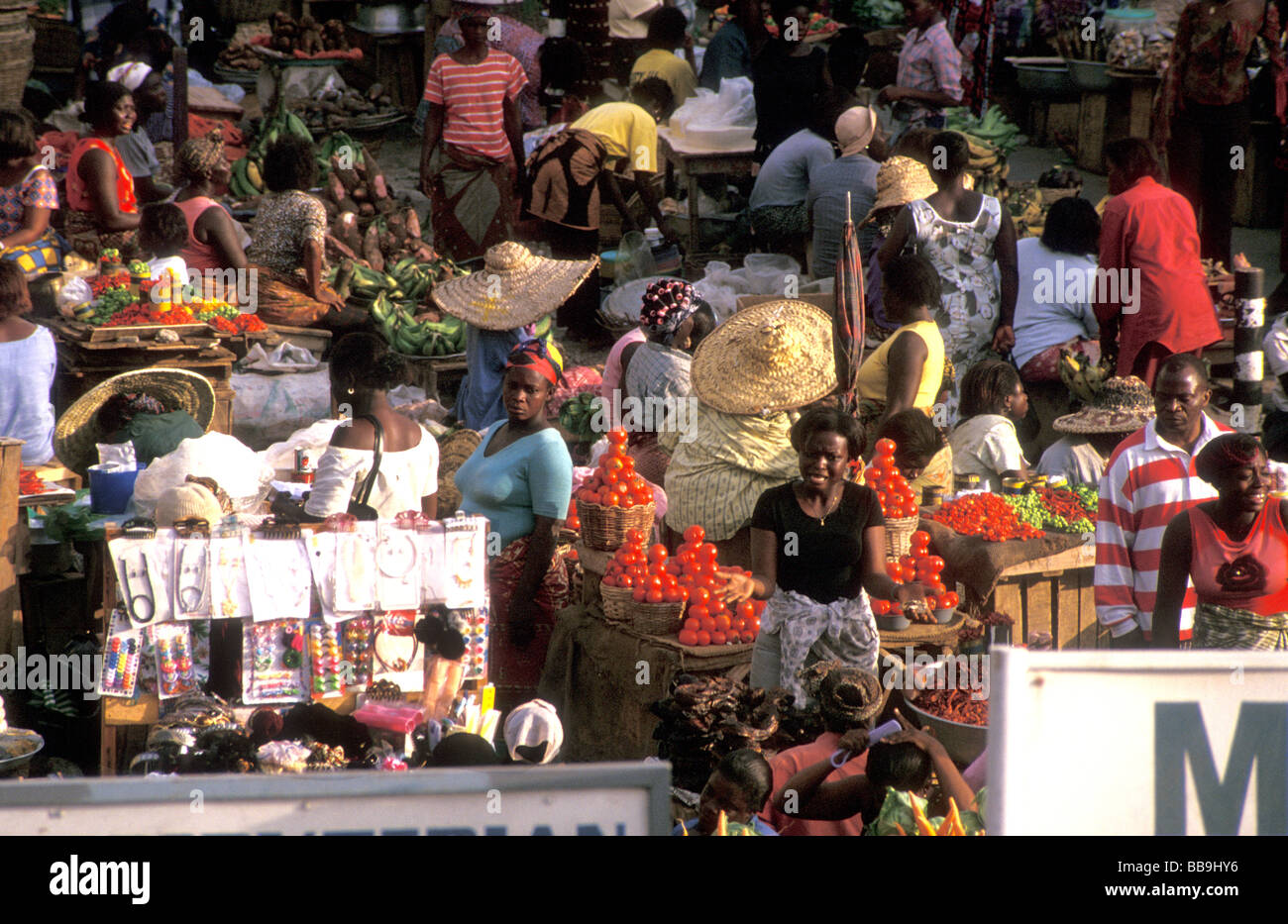 Makola market accra ghana hi-res stock photography and images - Alamy