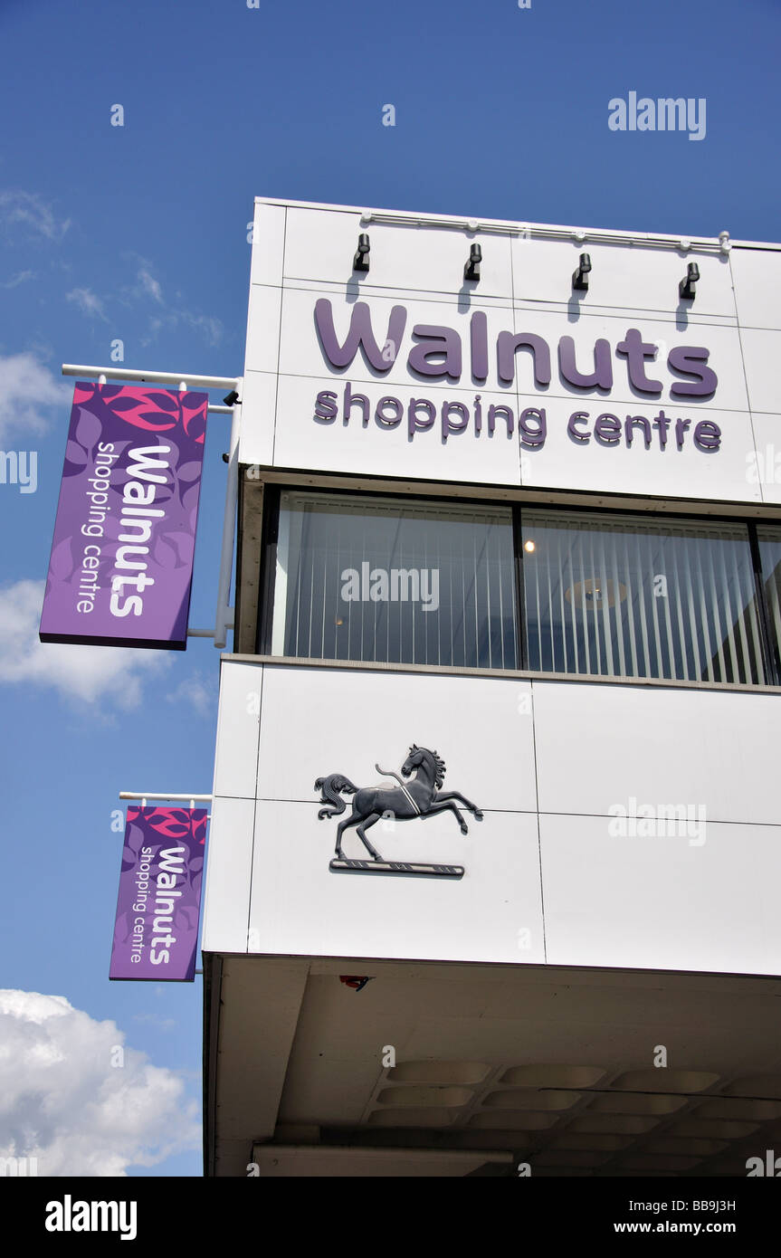 Walnuts shopping centre, orpington hi-res stock photography and images ...