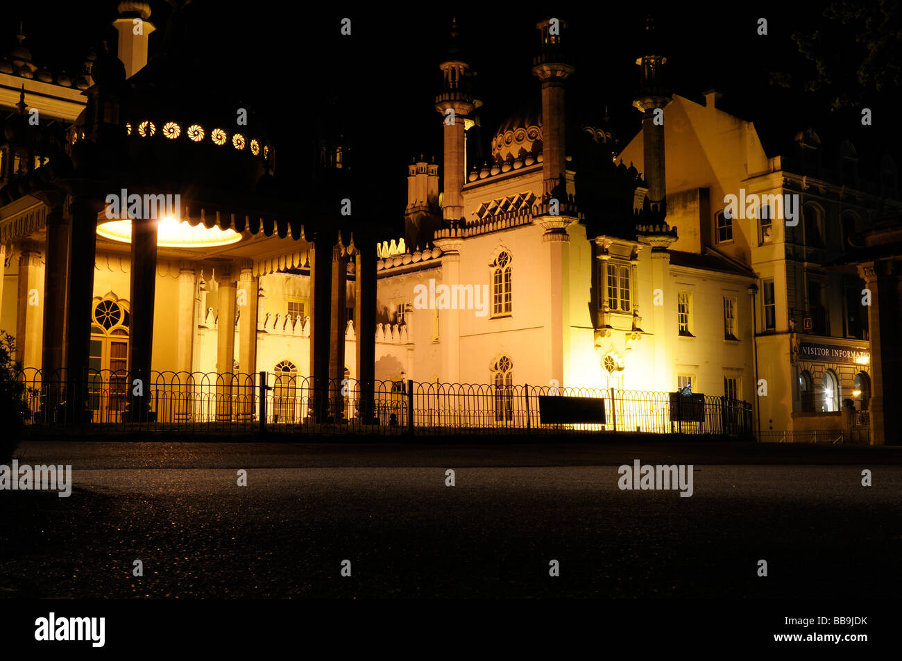 Brighton pavillion at night hi-res stock photography and images - Alamy