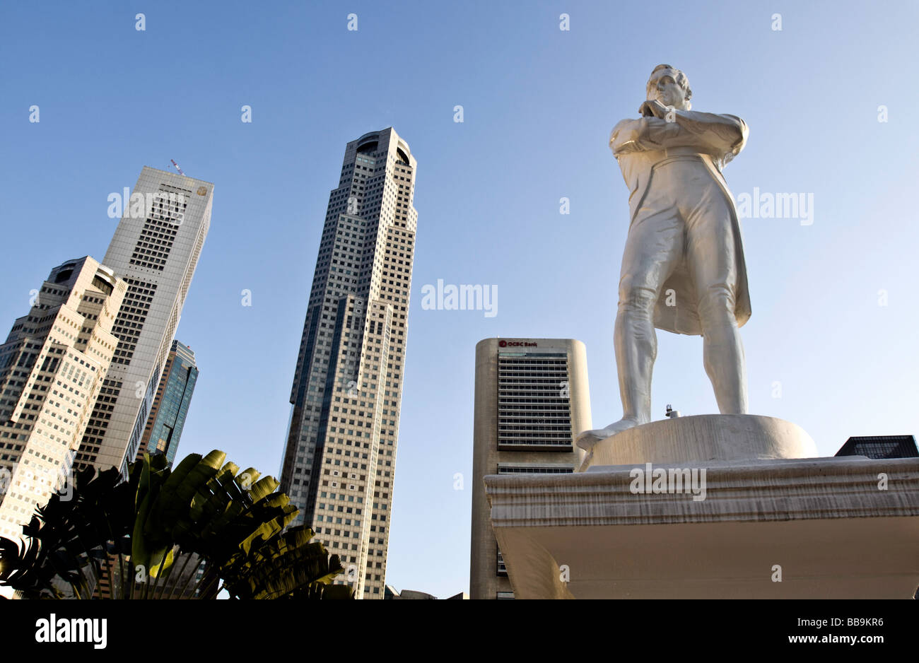 Singapore, Singapore Riverwalk, Raffles Statue Stock Photo - Alamy