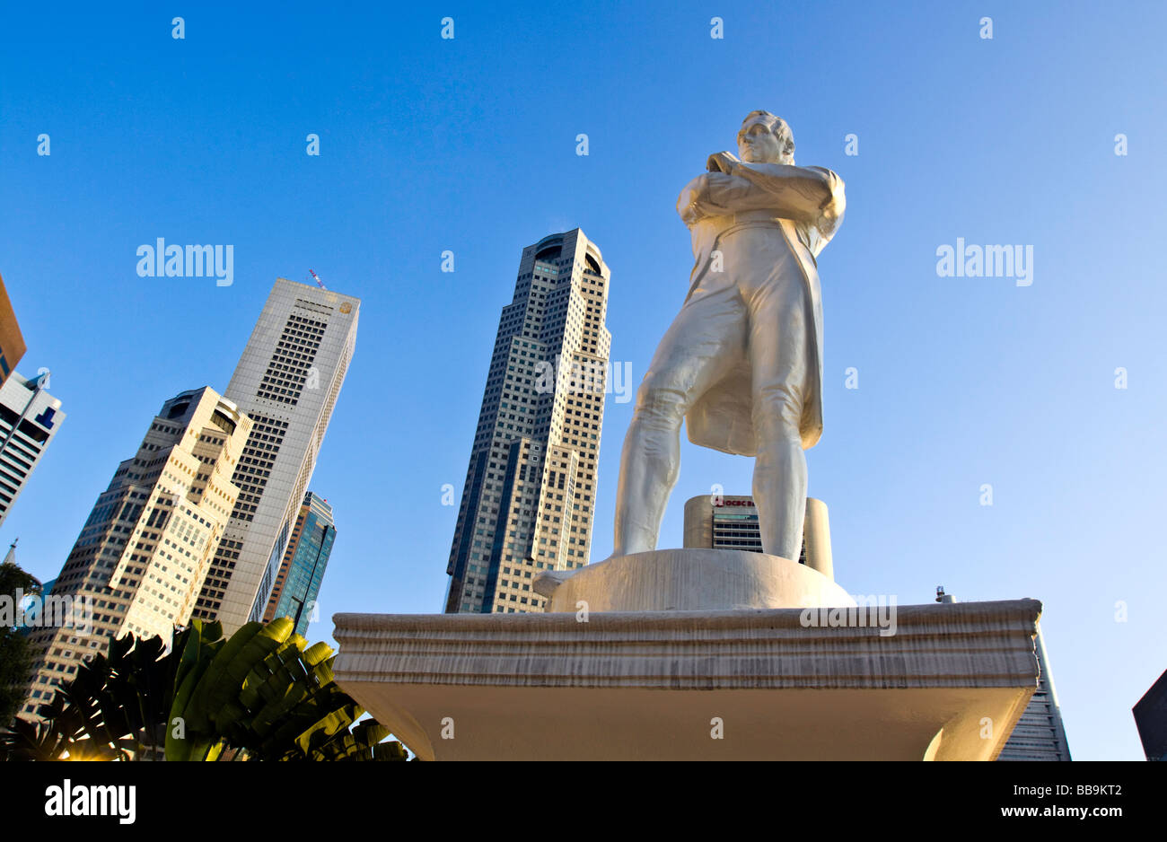 Singapore, Singapore Riverwalk, Raffles Statue Stock Photo - Alamy