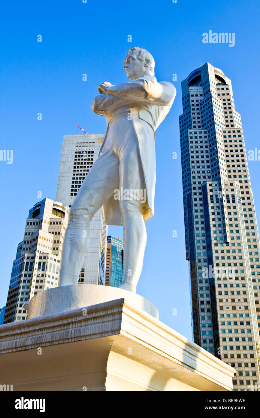 Singapore, Singapore Riverwalk, Raffles Statue Stock Photo - Alamy