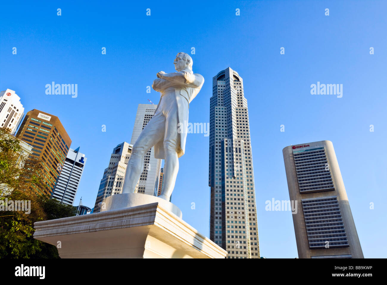 Singapore, Singapore Riverwalk, Raffles Statue Stock Photo - Alamy