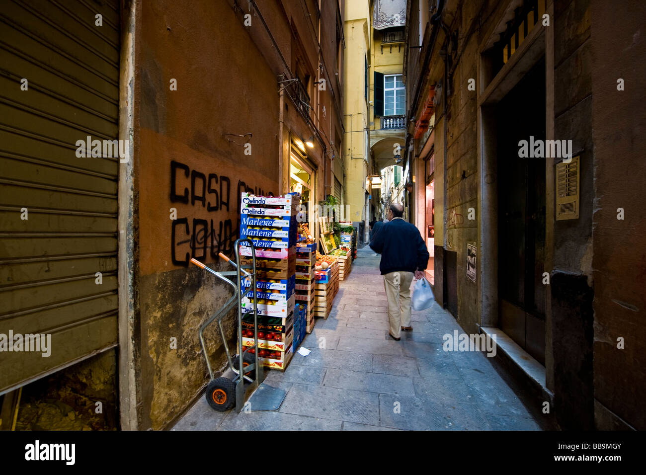 Caruggi genoa hi-res stock photography and images - Alamy