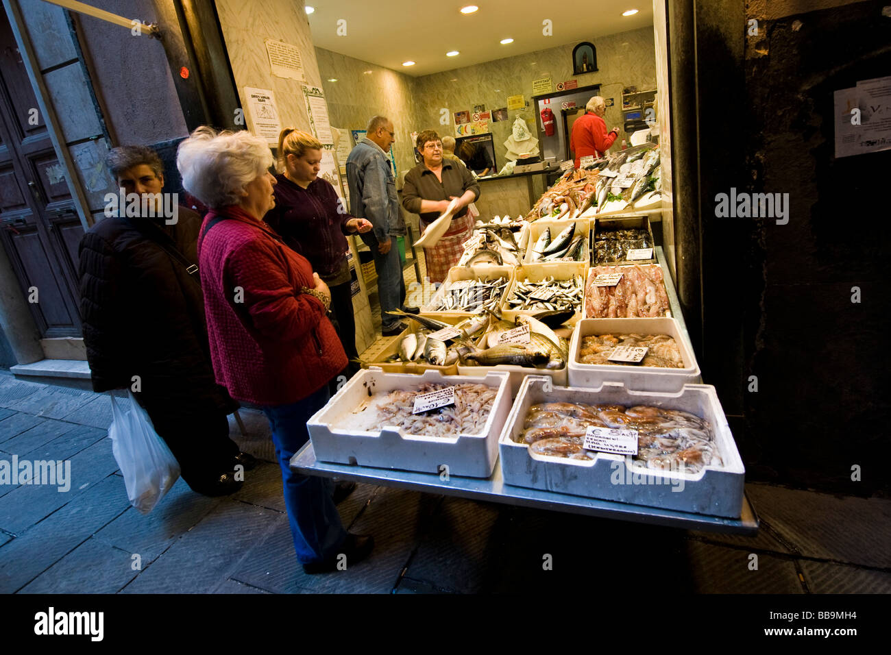Fish shop in caruggi Genoa Italy Stock Photo - Alamy