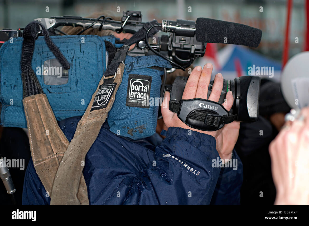 a camera man journalist and news gatherer filming in the rain Stock ...