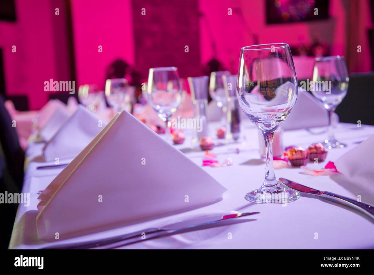 Dinner romance wedding reception party hi-res stock photography and ...