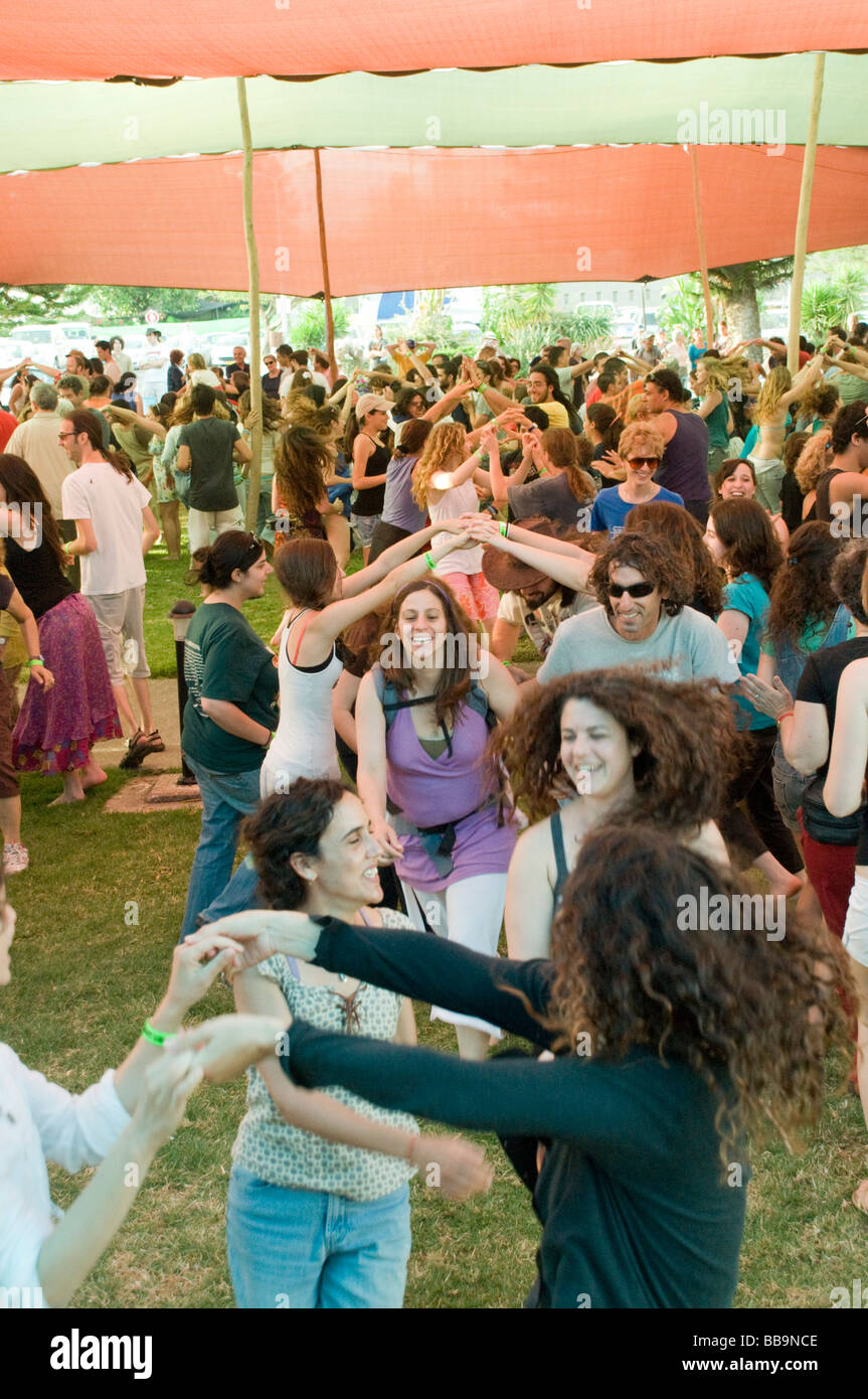 Israeli dancing hi-res stock photography and images - Alamy