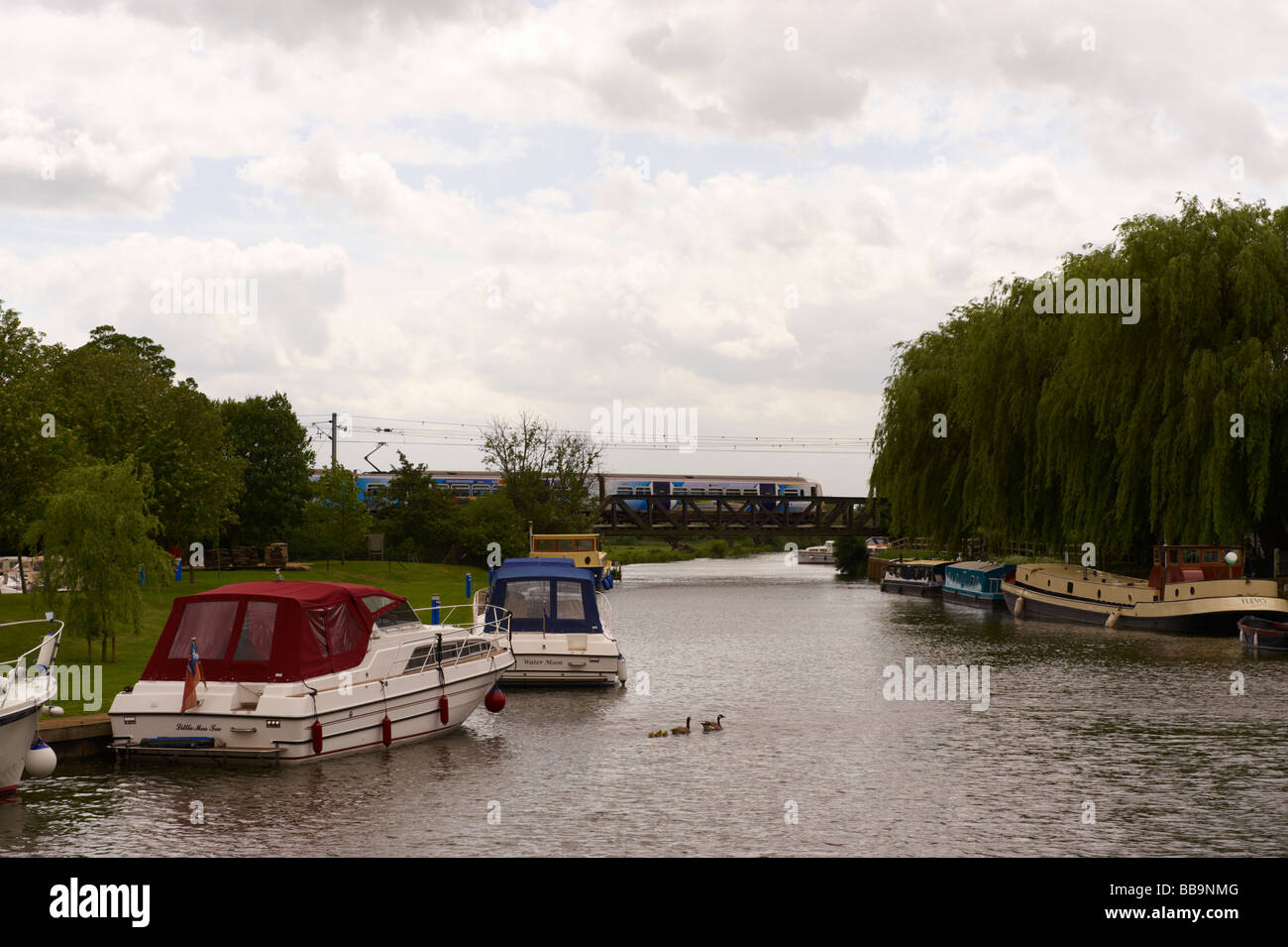 train on bridge crossing River Ouse Ely Cambridgeshire Stock Photo - Alamy