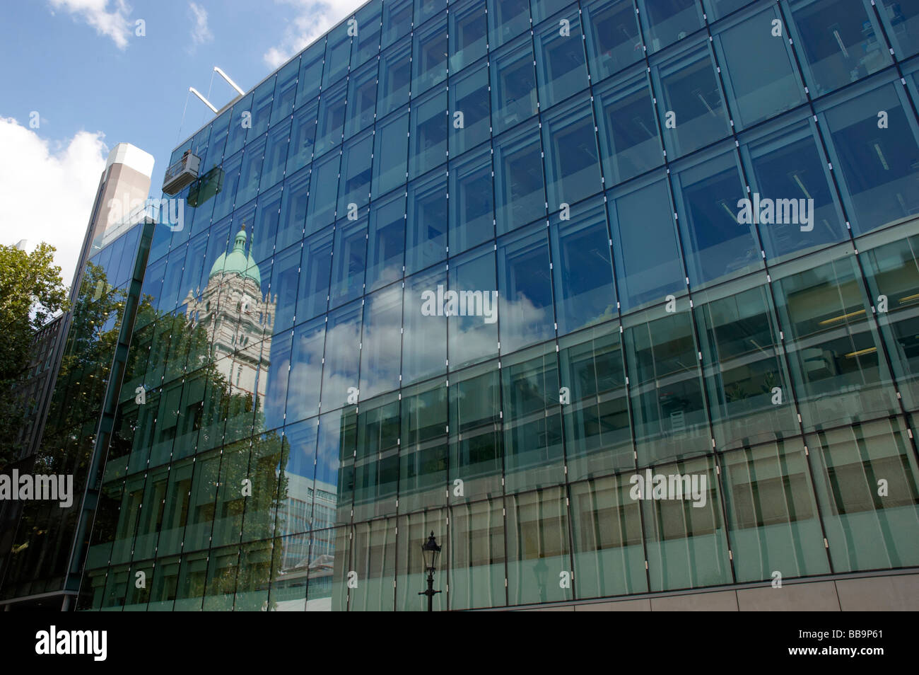 Glass tower block reflection london hi-res stock photography and images ...