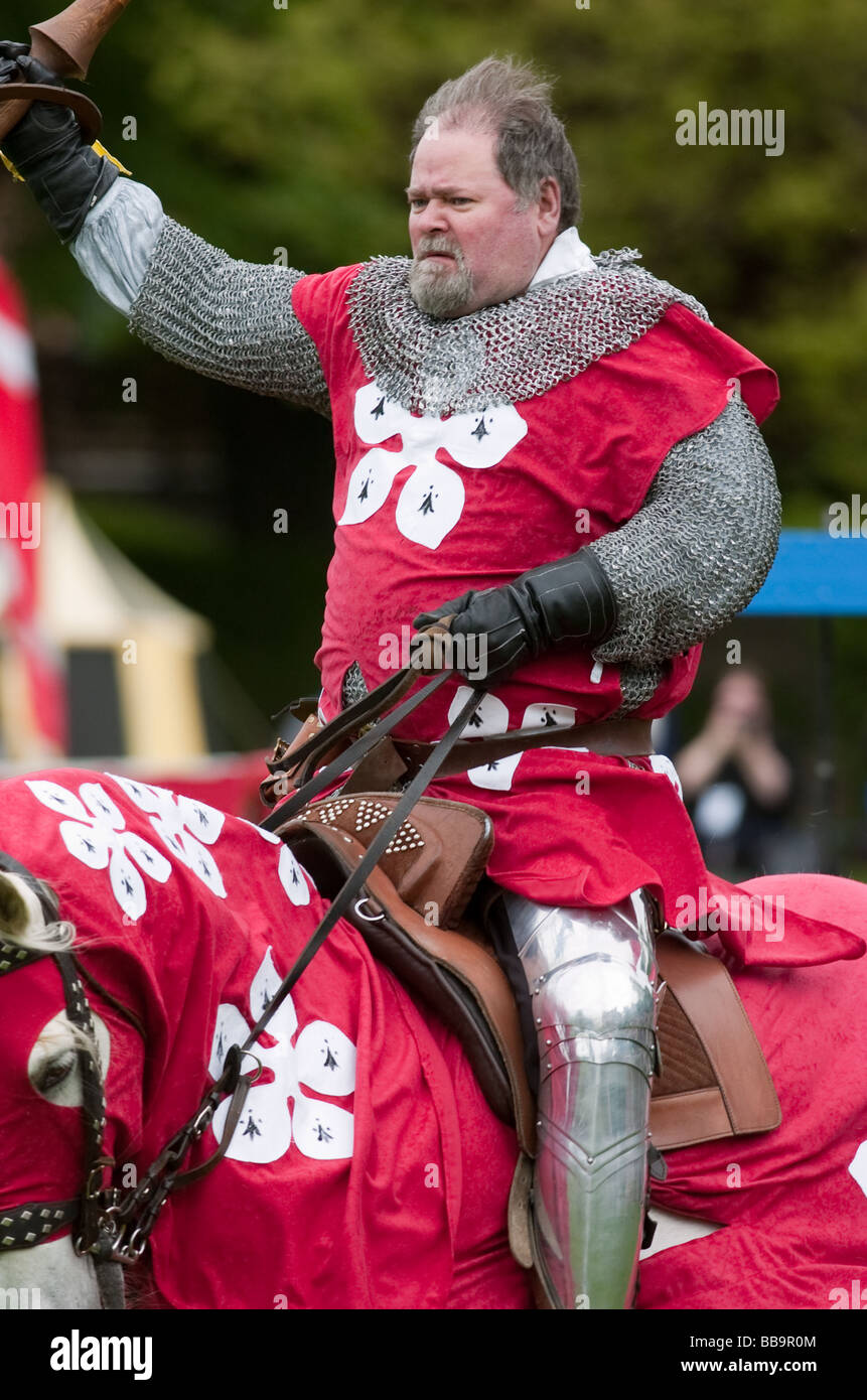 Knight in armour at Linlithgow Palace, Scotland Stock Photo - Alamy