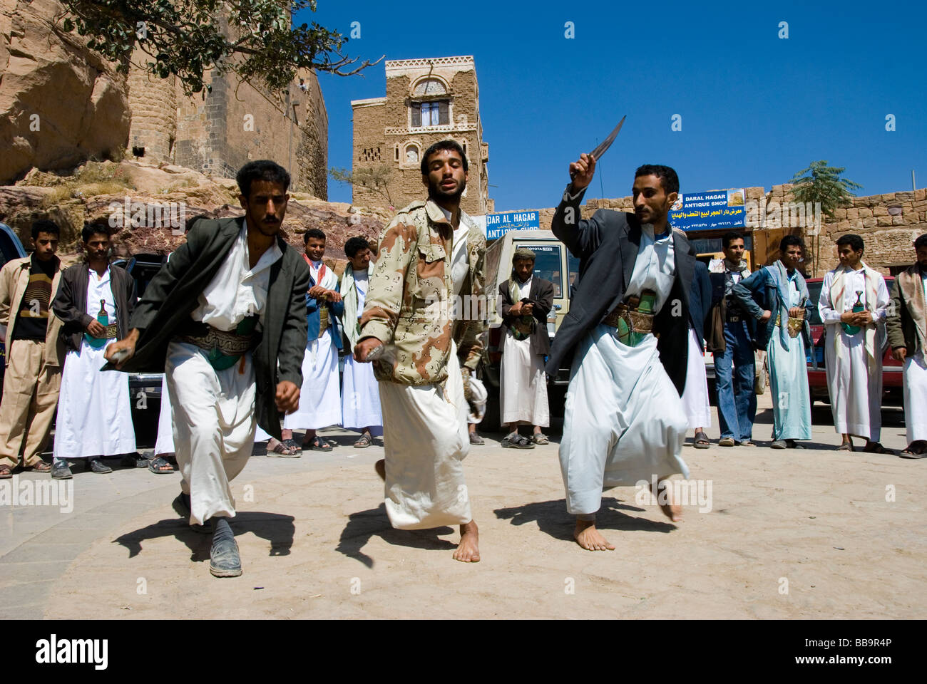 Dance jambiya dance yemen hi-res stock photography and images - Alamy
