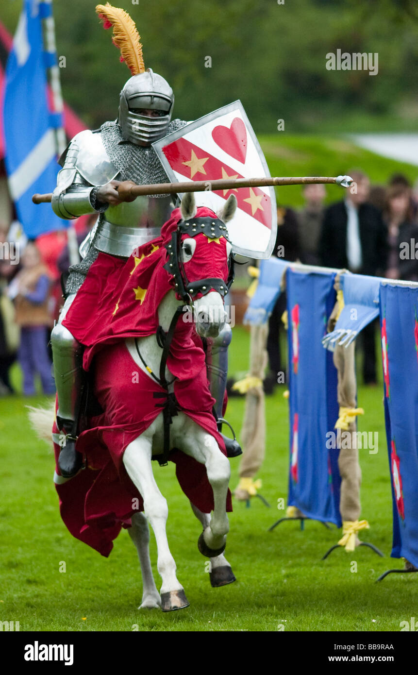 Knight joust hi-res stock photography and images - Alamy
