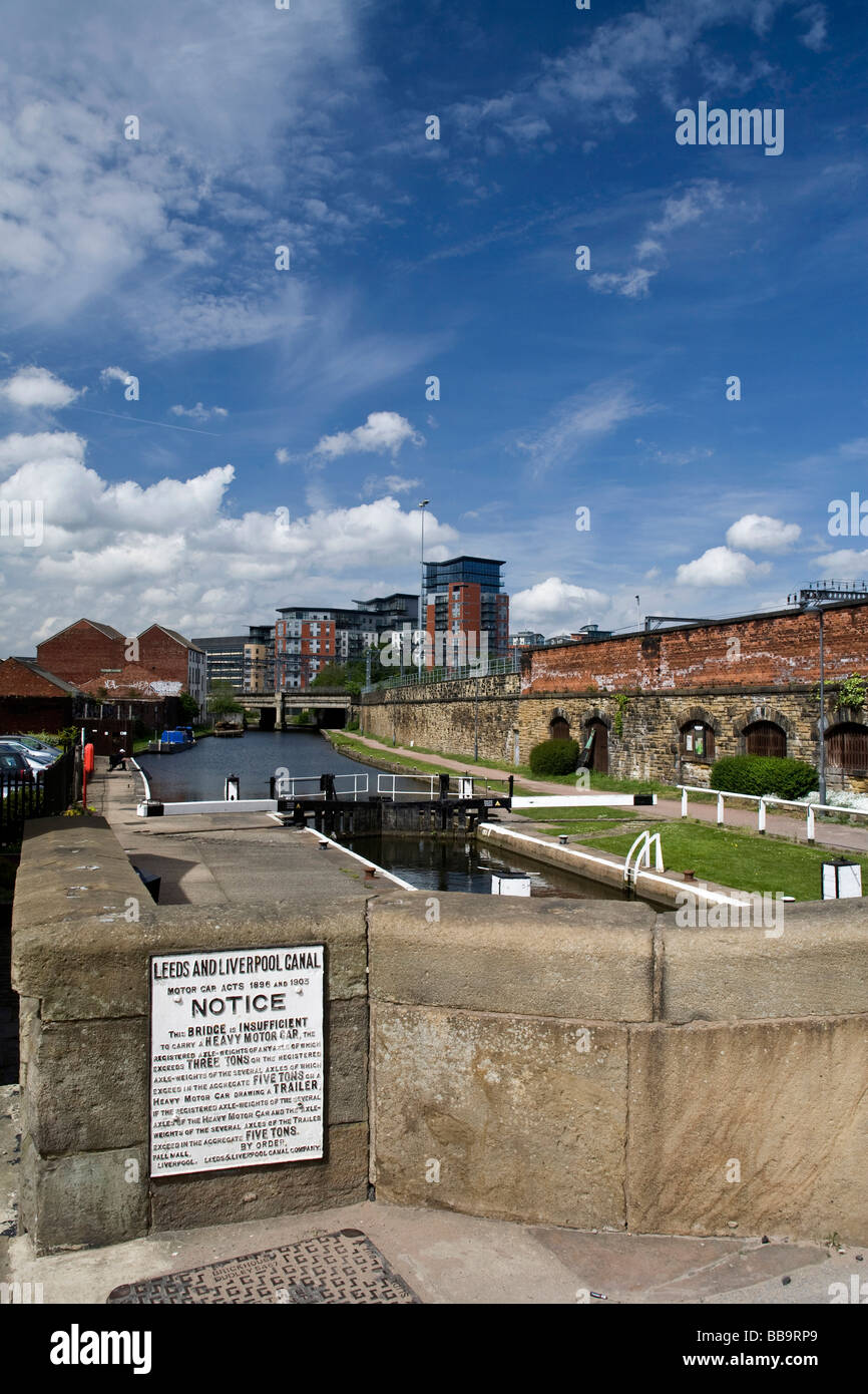 Canal lock on the Leeds Liverpool canal at Leeds Canal Basin Stock ...