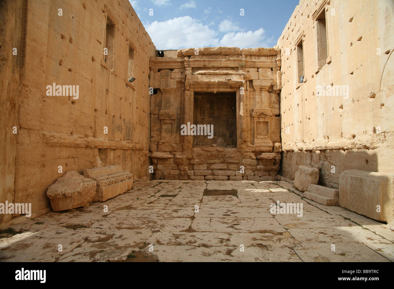 Inside the Temple of Bel Roman ruins, Palmyra Syria Stock Photo - Alamy