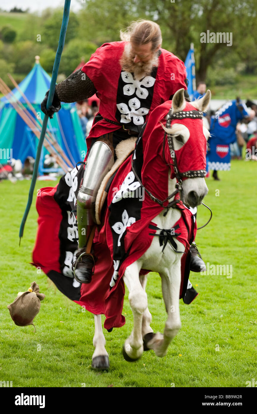 Knight in contest at Linlithgow Palace event, Scotland Stock Photo - Alamy