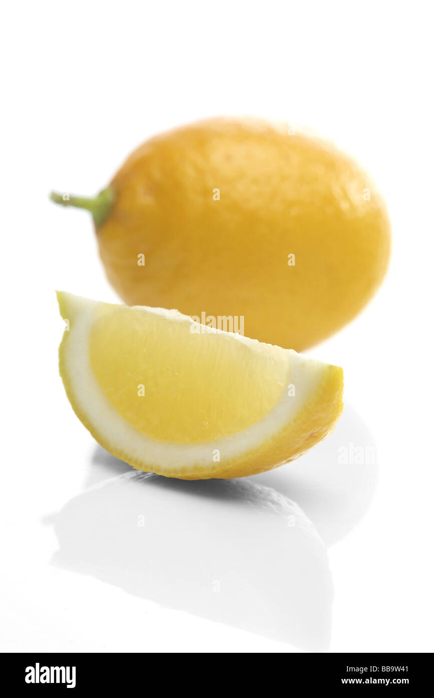 Lemon slice hi-res stock photography and images - Alamy