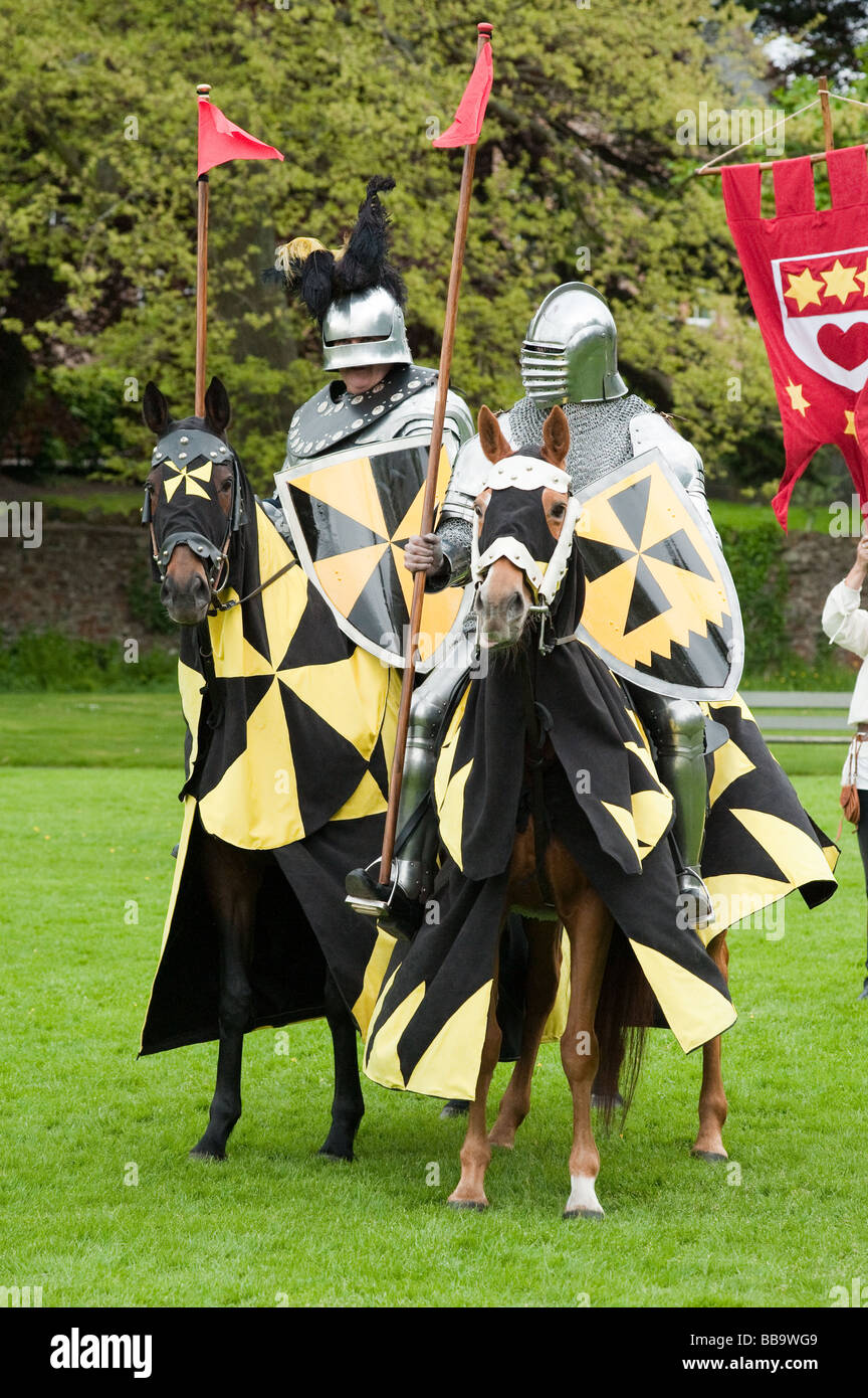 Knights on horseback at Linlithgow Palace, Scotland Stock Photo - Alamy