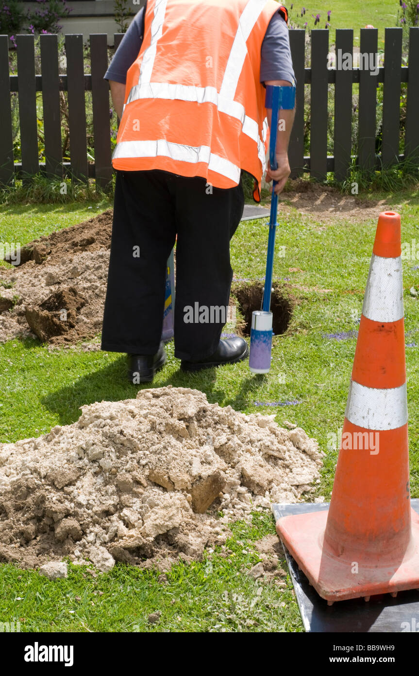 Telephone technician digging hole and connecting wiring Stock Photo - Alamy