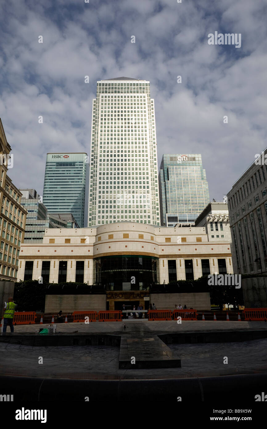 Fountain cabot square hi-res stock photography and images - Alamy