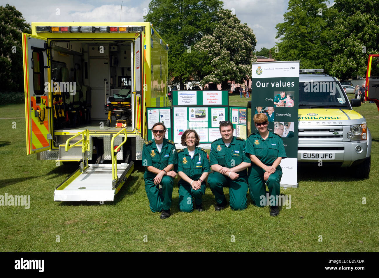 Paramedics hi-res stock photography and images - Alamy