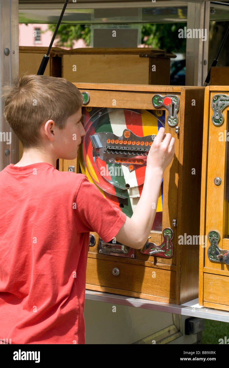 Children playing machines hi-res stock photography and images - Alamy