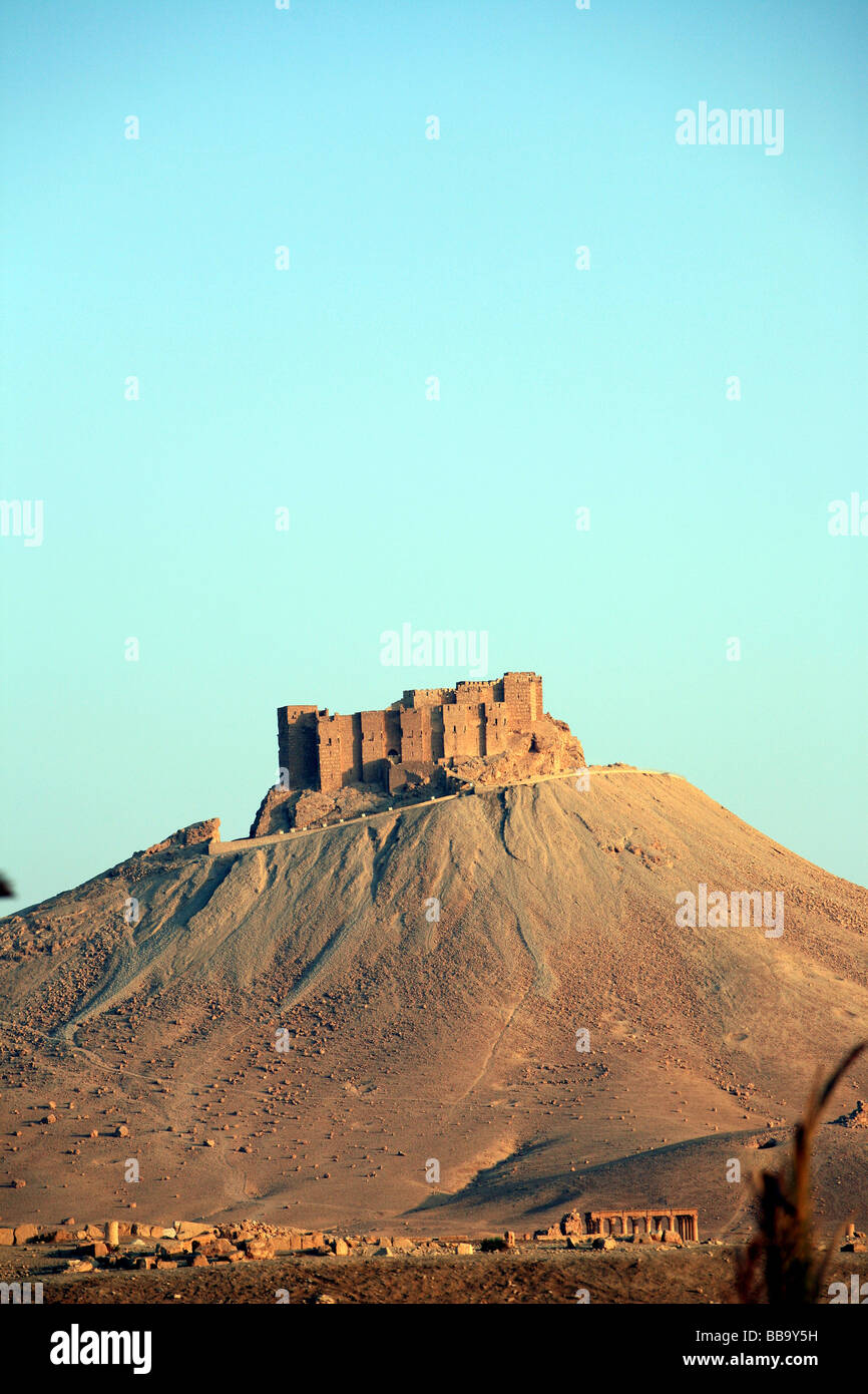 Arab Castle Qalaat Ibn Maan street Palmyra Syria Stock Photo - Alamy