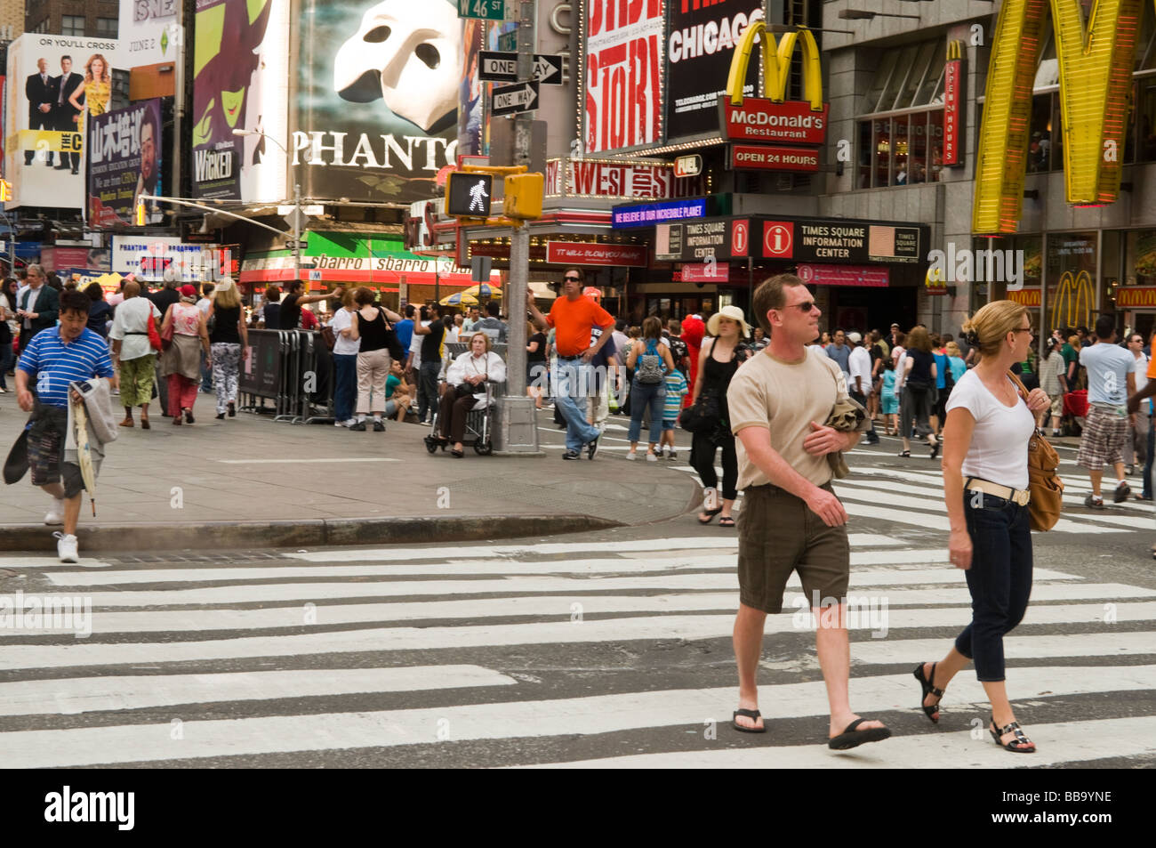 Times square and broadway hi-res stock photography and images - Alamy