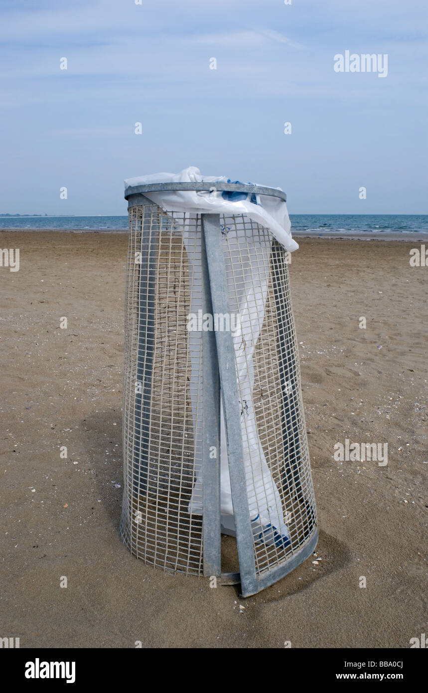 waste bin on the beach Stock Photo - Alamy