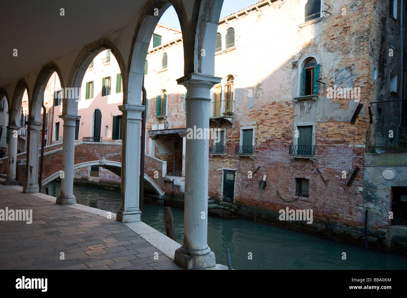 Venice arches hi-res stock photography and images - Alamy
