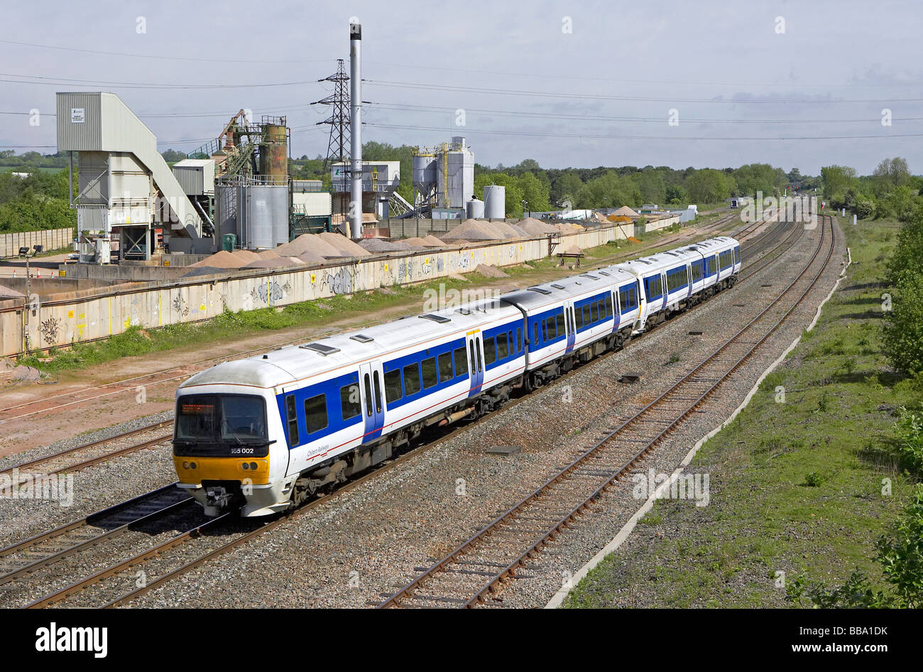 Chiltern Railways 165 002 forms a Birmingham SH London Marylebone ...