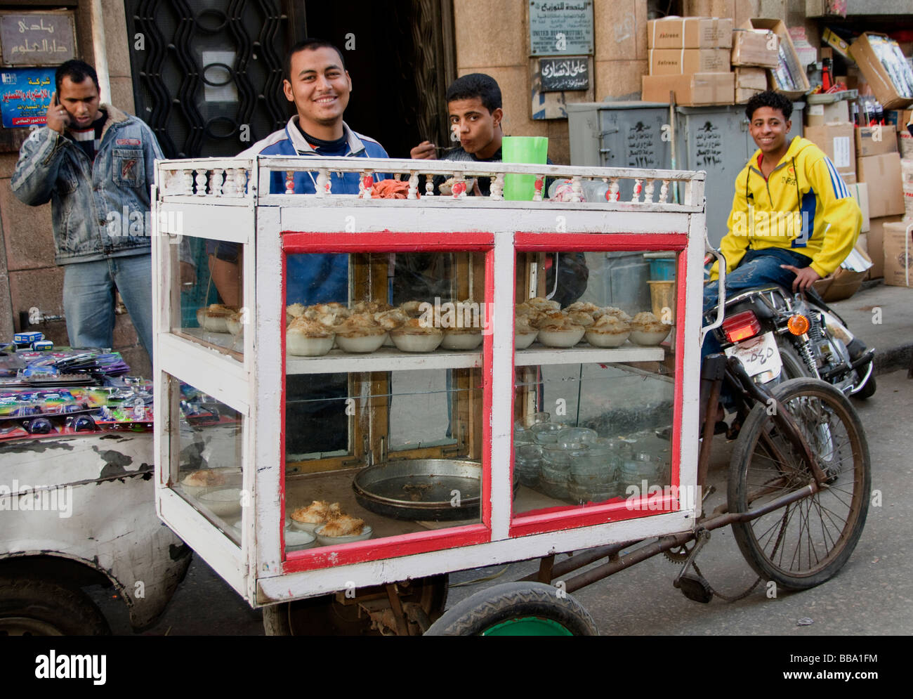 Central Cairo Egypt Midan Tahrir downtown market Stock Photo - Alamy