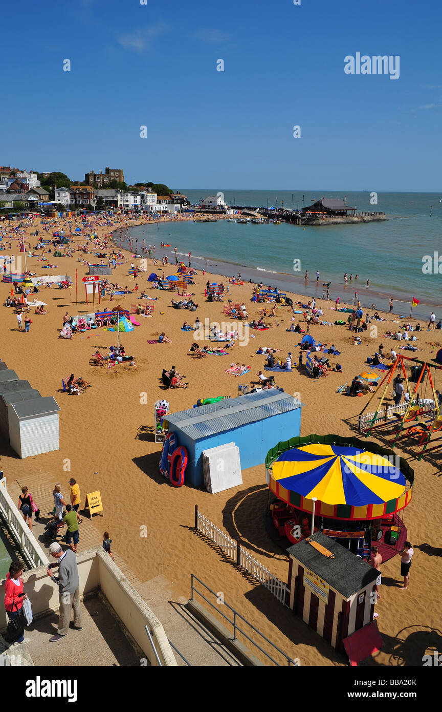 Broadstairs beach marina seafront sea hi-res stock photography and ...