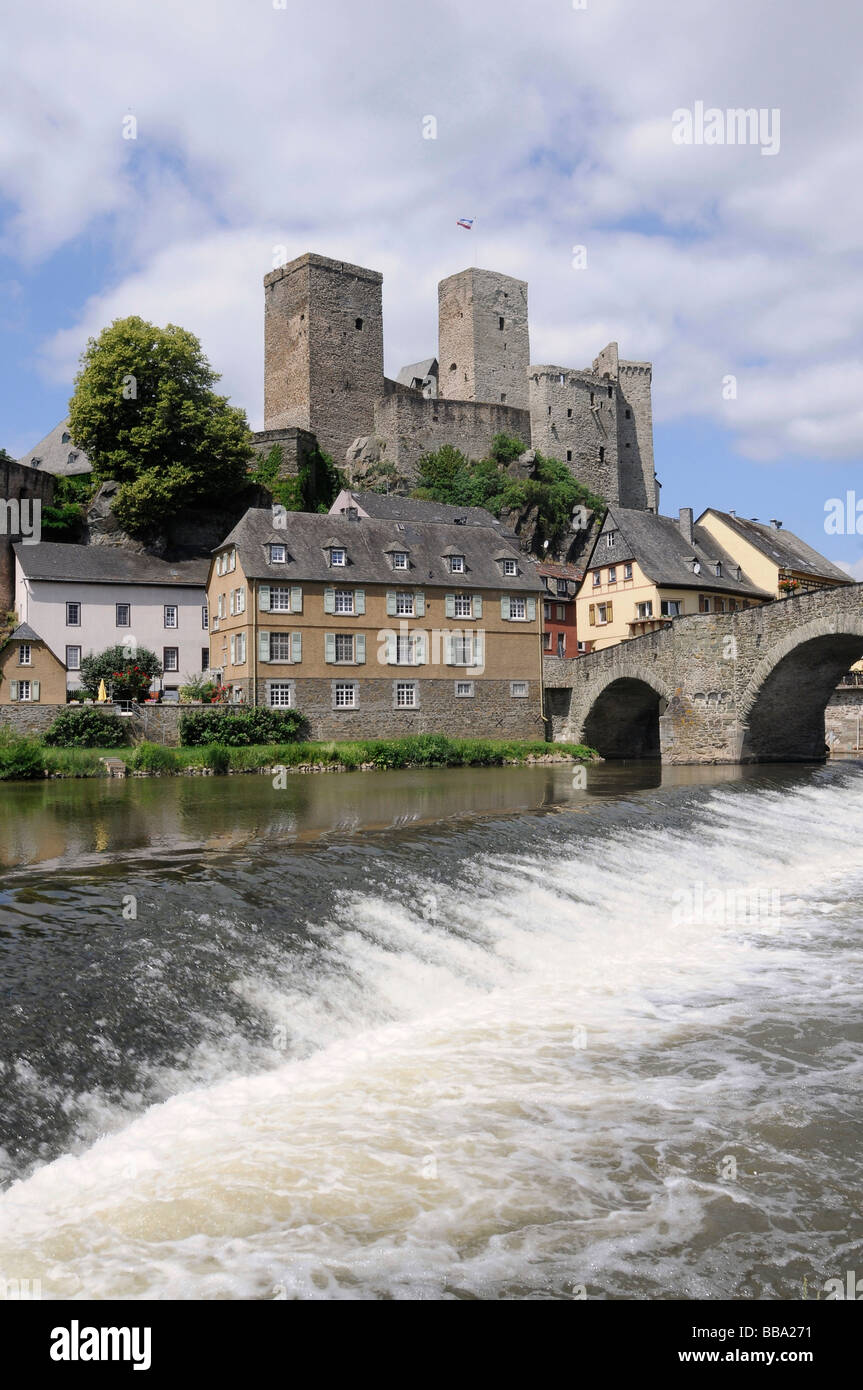 Castle ruins and the Runkel Museum, Lahnbruecke Bridge made of stone ...