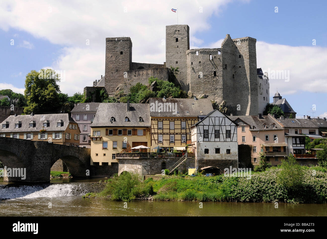 Castle ruins and the Runkel Museum, Lahnbruecke Bridge made of stone ...