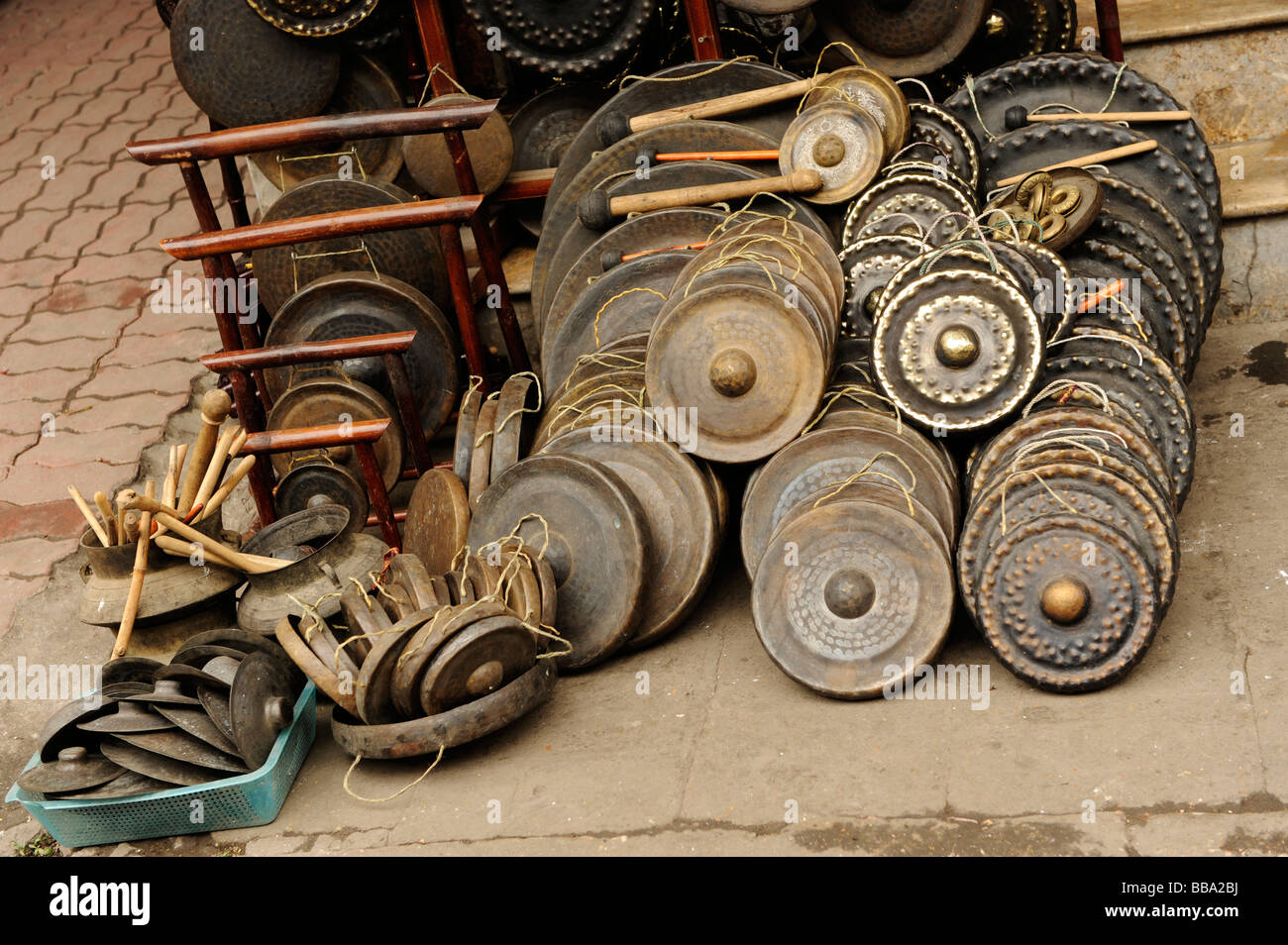 gongs (tam tam), tradtional music instrument, Old Quarter, Hanoi ...