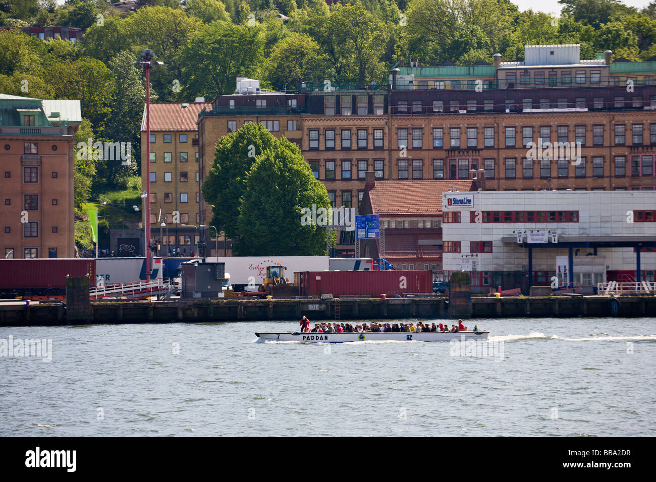 Paddan boats hi-res stock photography and images - Alamy
