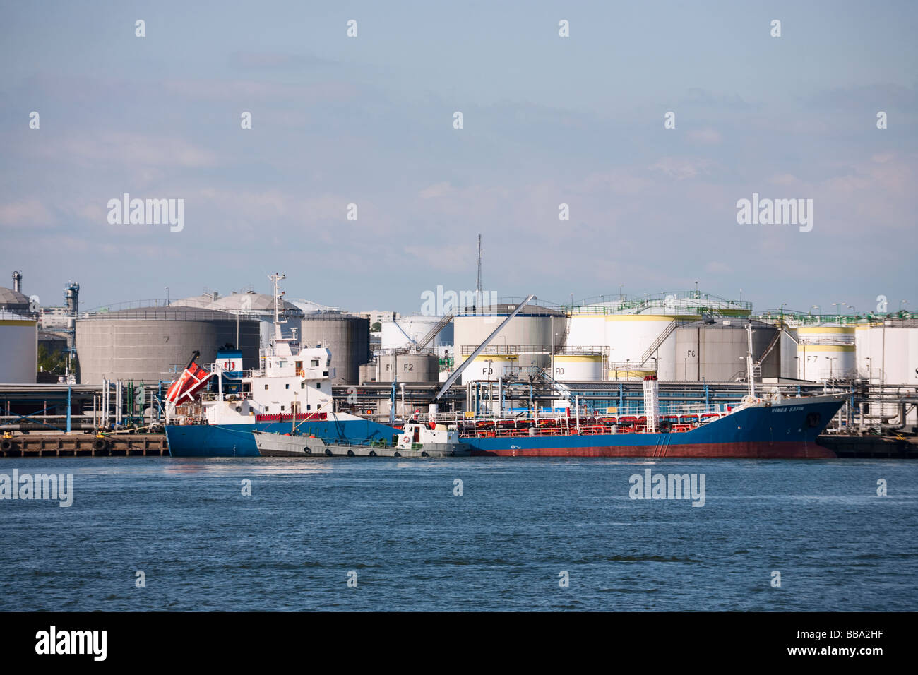 Oil depot and oil reservoirs at the harbour Stock Photo - Alamy