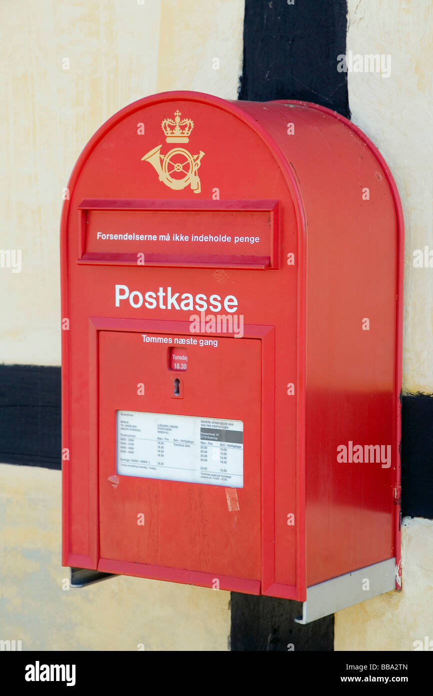 Roter briefkasten briefkasten briefkasten hi-res stock photography and ...