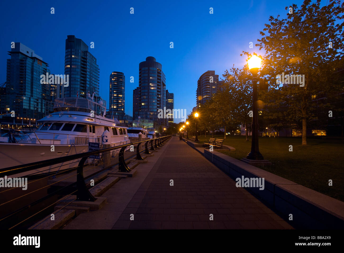 Vancouver night aerial stanley park hi-res stock photography and images ...