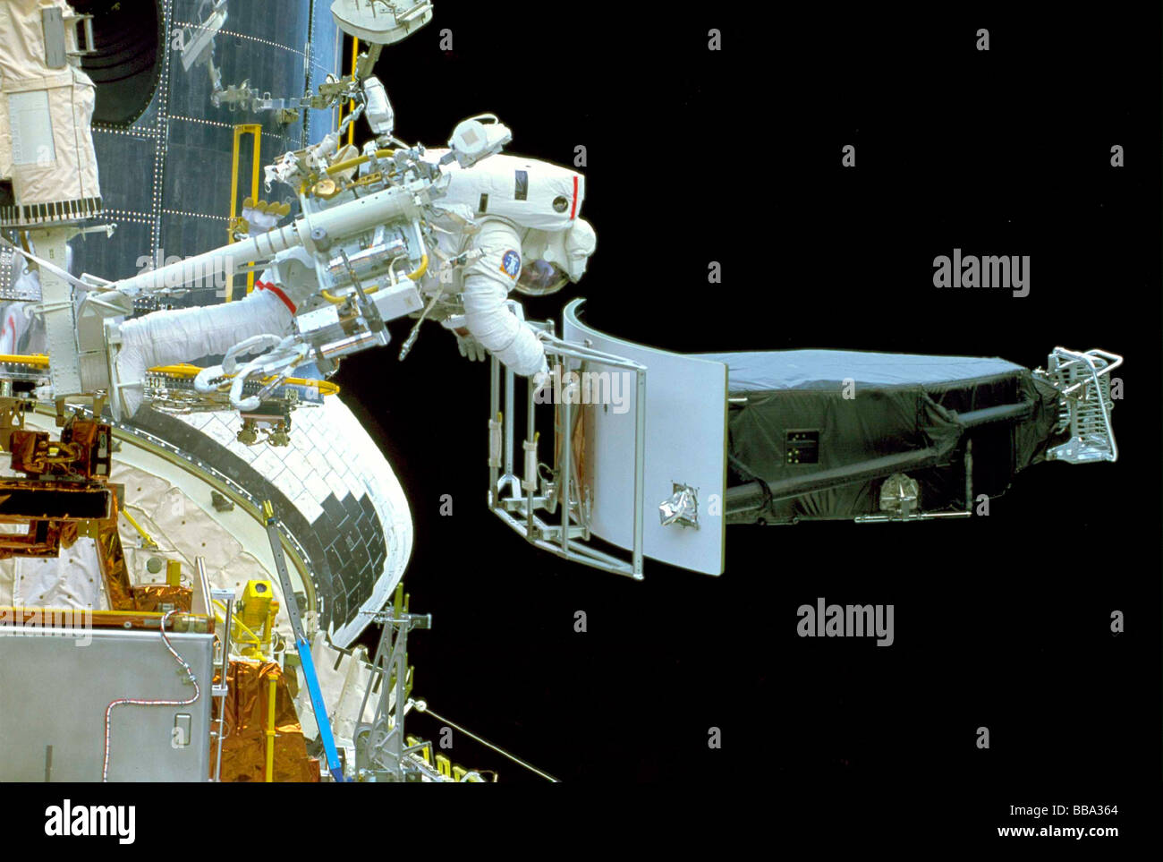 NASA astronaut working on Hubble Telescope Stock Photo - Alamy
