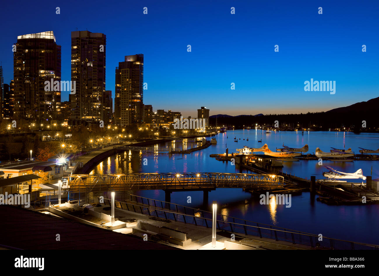 Vancouver night aerial stanley park hi-res stock photography and images ...