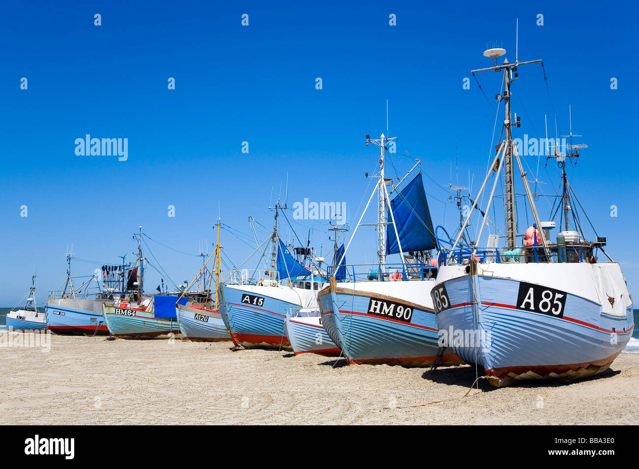 Fischkutter am strand hi-res stock photography and images - Alamy
