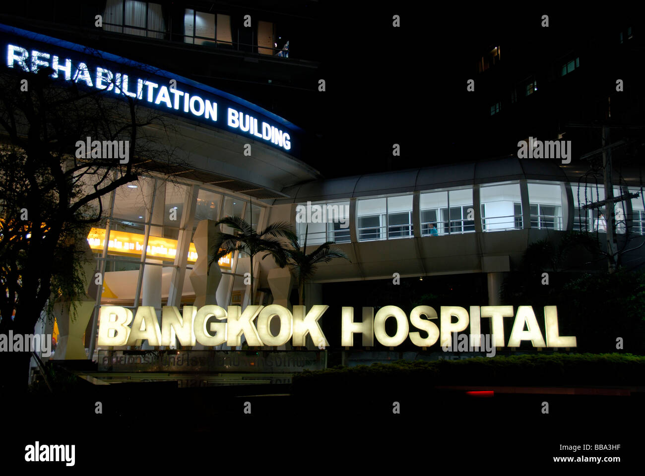 Noite Exterior Do Hospital 2,000+ Hospital Exterior Night Stock