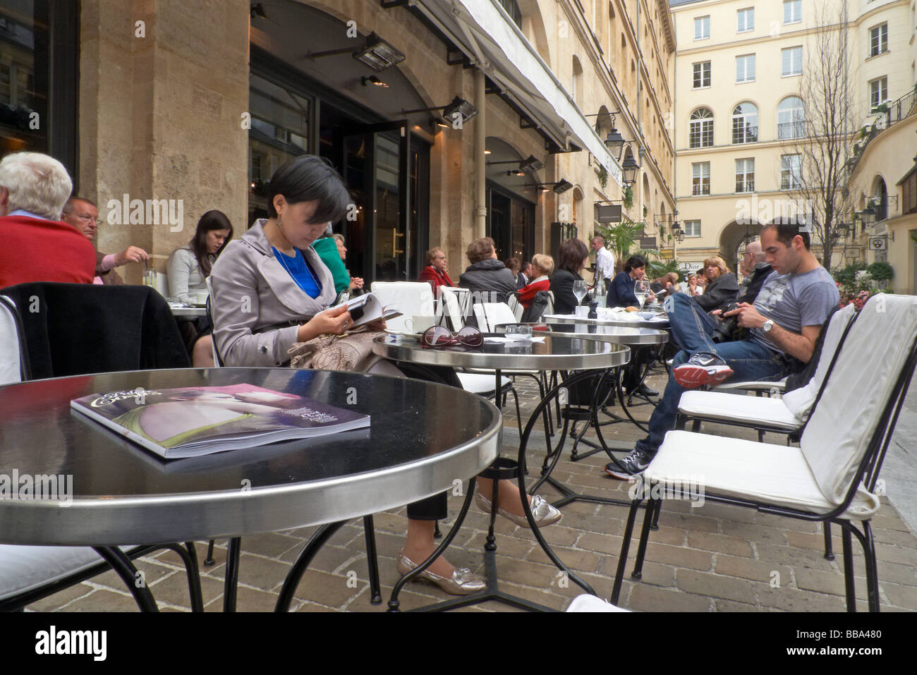 Cafe life in Paris Stock Photo - Alamy