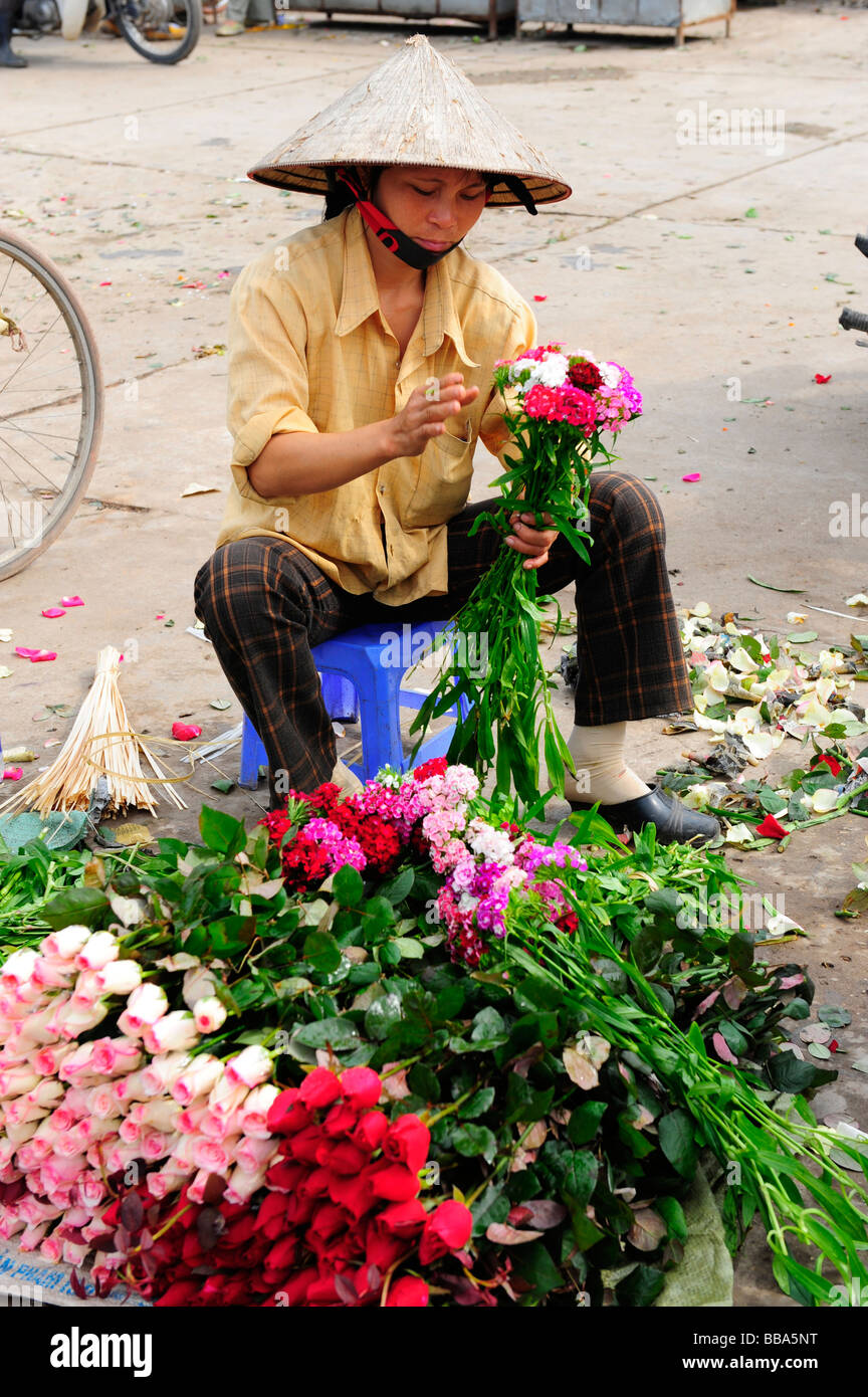 Flower vender at Tay Ho flower market, Hanoi, vietnam Stock Photo - Alamy